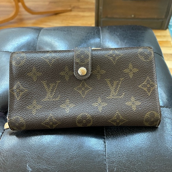 Louis Vuitton | Bags | Authentic Louis Vuitton Wallet Beautiful ...